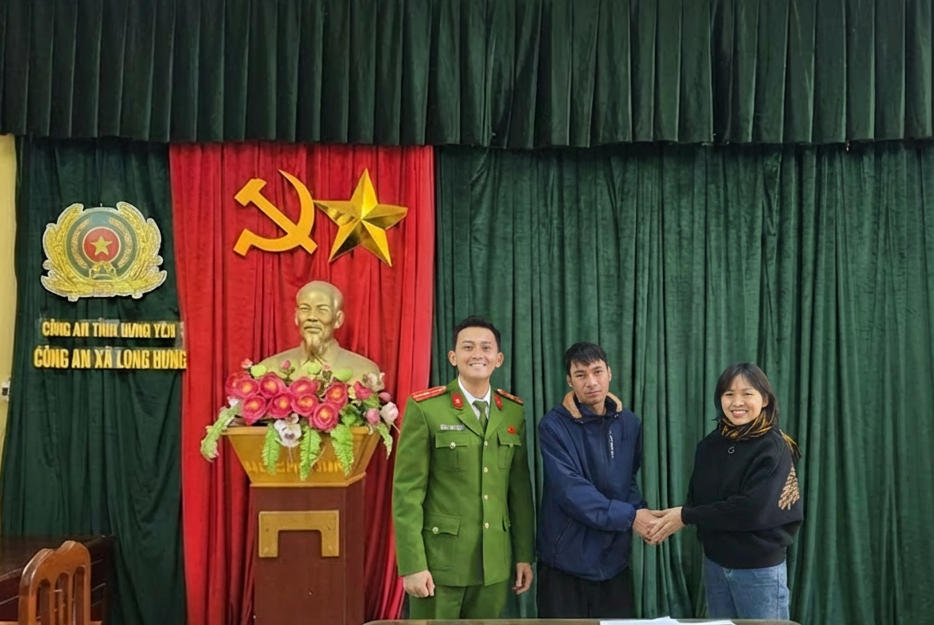 Công an xã Long Hưng hỗ trợ xác minh, trao trả tài sản cho công dân ...